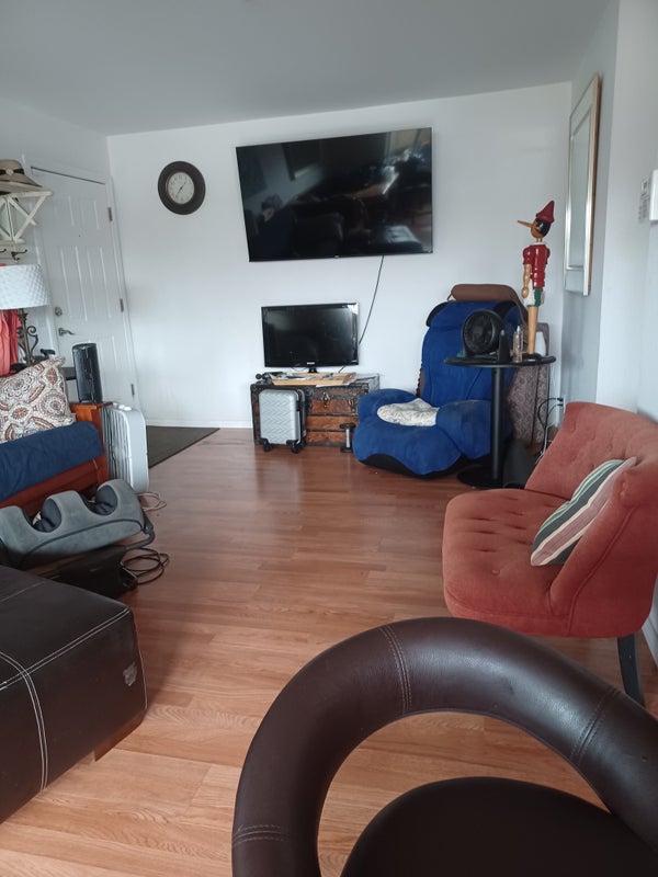 '1 room/1 bath in shared condo' Room to Rent from SpareRoom