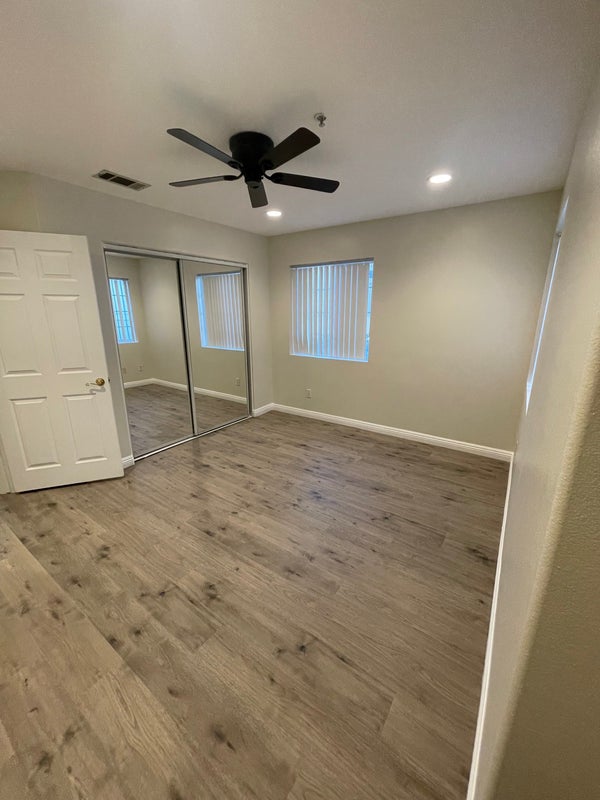 '2 bedrooms for rent in townhouse' Room to Rent from SpareRoom