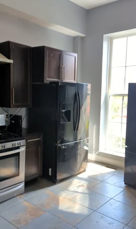 '480 Small Room in a BIG 12 Room HOUSE' Room to Rent from SpareRoom
