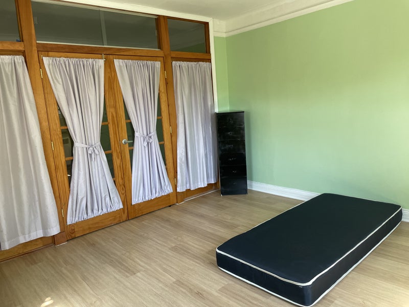 'A Large and Sunny Room for one Person Only' Room to Rent from SpareRoom