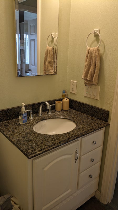 '1bd -3bd condo. 3.1 mi from Irvine Spectrum Target' Room to Rent from ...