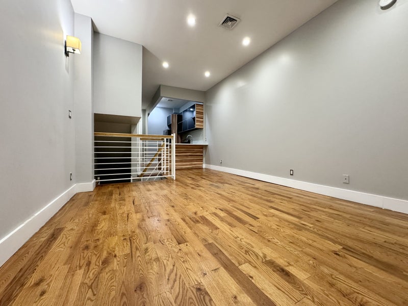 'One room left asap move in NO FEE- 1 male 2 f' Room to Rent from SpareRoom