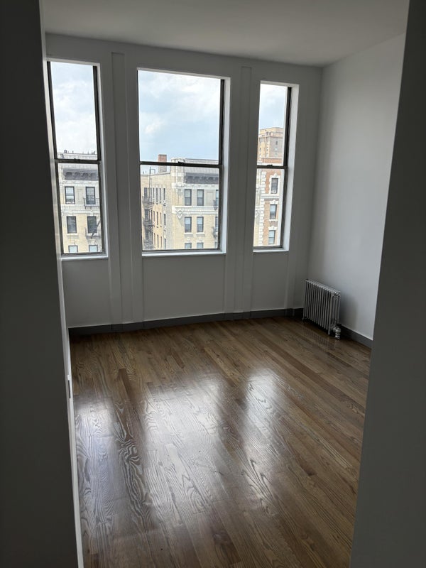 '5 Bedroom 2 Bathroom Shared Apartment Broadway' Room to Rent from ...