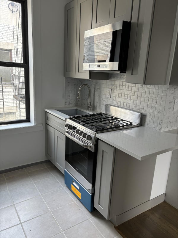 '5 Bedroom 2 Bathroom Shared Apartment Broadway' Room to Rent from ...