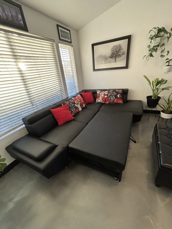'Professional Female Roommate Wanted' Room to Rent from SpareRoom