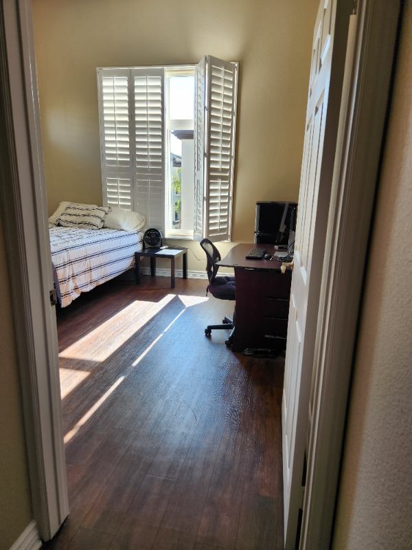 'Large Bedroom/Shared Bathroom with 1 Resident' Room to Rent from SpareRoom