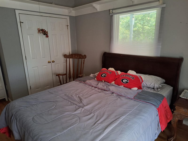 'We rent rooms to traveling business people like tr' Room to Rent from ...