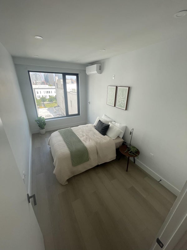 'The Reserve- New Luxury Amenity Building (no fee)' Room to Rent from ...