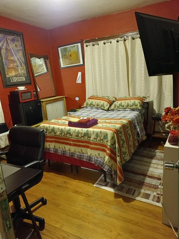 'Furnished short term rooms for rent. $300 weekly.' Room to Rent from ...