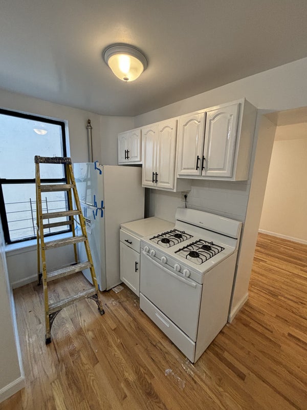 'Sun-filled rooms avail in east harlem!' Room to Rent from SpareRoom