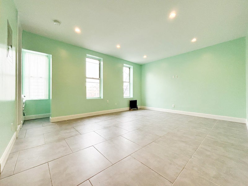 'Rent Stabilized Lease takeover - Elevator + WD ' Room to Rent from ...