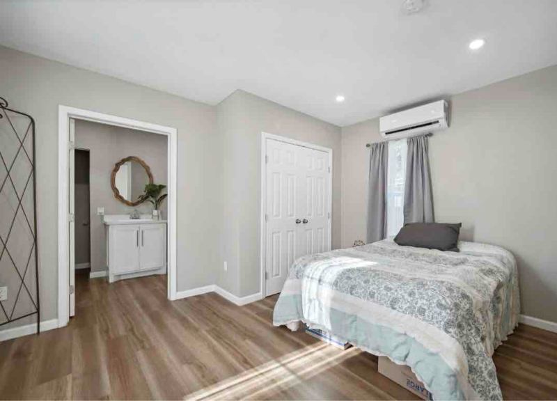 'Efficiency with patioprivacyfence and electric dri' Room to Rent from ...
