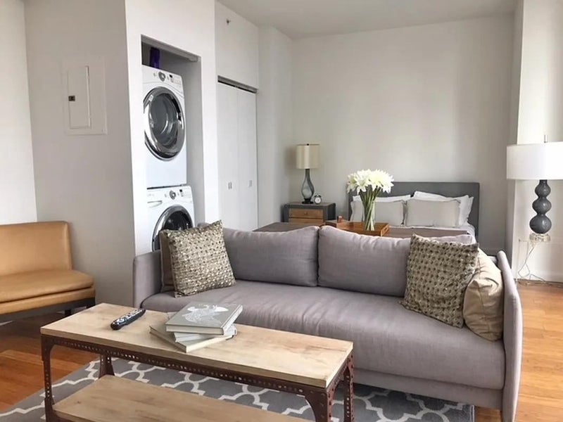 'Lease Takeover: Spacious studio apartment in prime' Room to Rent from ...