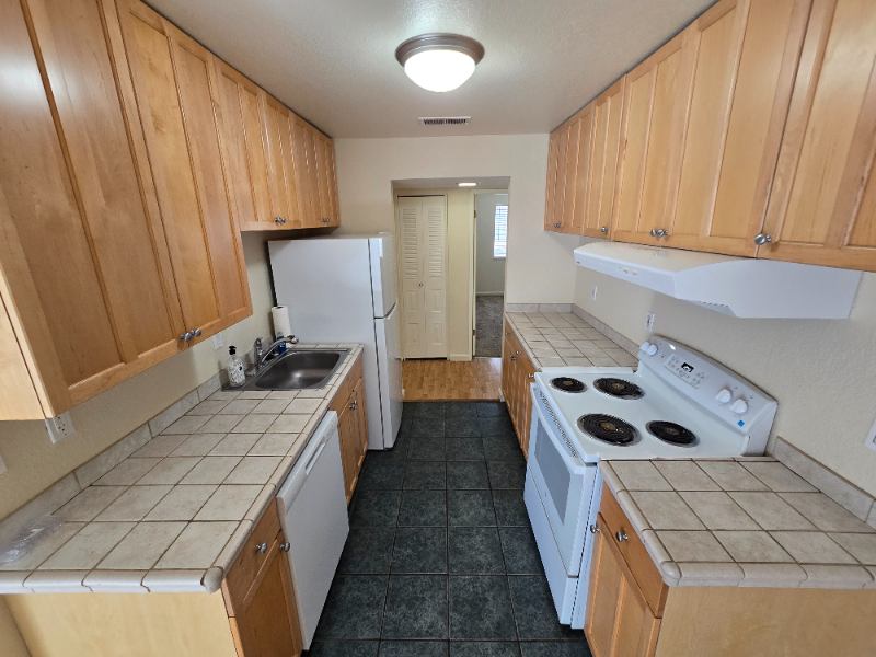 'Lovely 1 Bed 1 Bath Condo' Room to Rent from SpareRoom