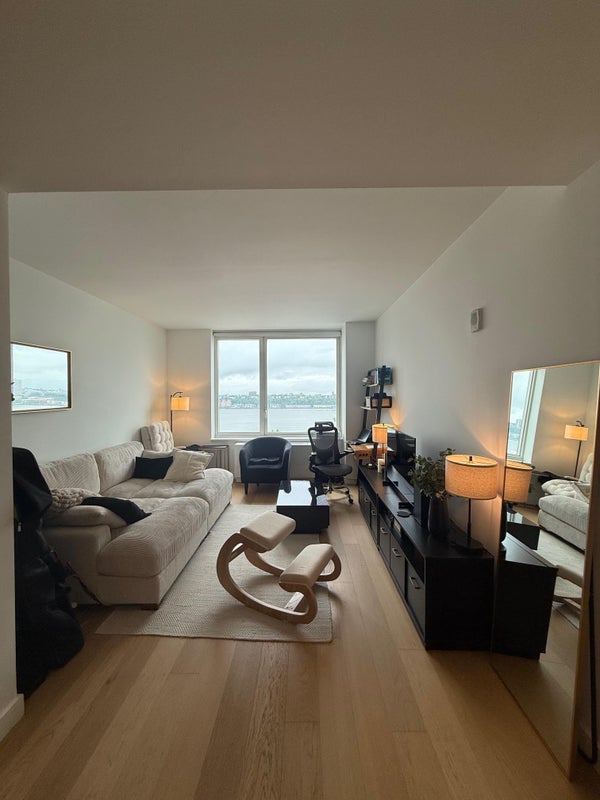 'Modern 1-Bedroom Apartment at Gotham West' Room to Rent from SpareRoom