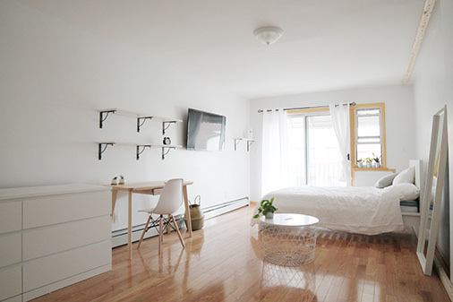 '66> Very Spacious Room w/balcony, 30sec to MTA!! ' Room to Rent from ...