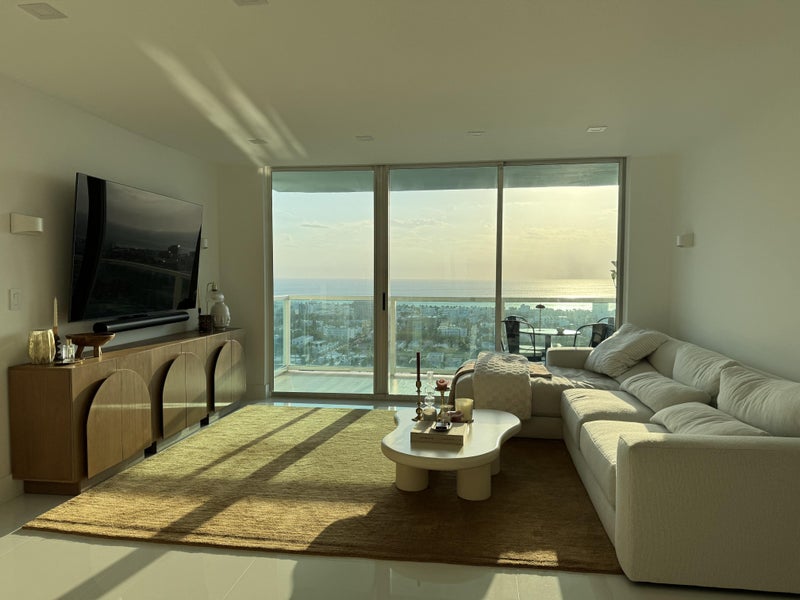 'Ocean-View Room in 3BR High rise, Miami Beach' Room to Rent from SpareRoom