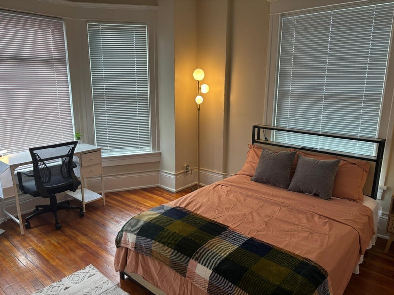 'Furnished Room in Downtown Seattle ' Room to Rent from SpareRoom