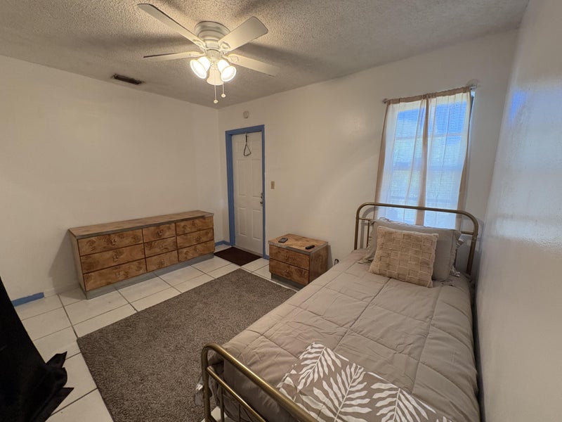 'Small quiet room' Room to Rent from SpareRoom