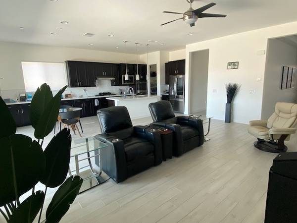 'Large Fully Furnished Bedroom with Full Bathroom' Room to Rent from ...