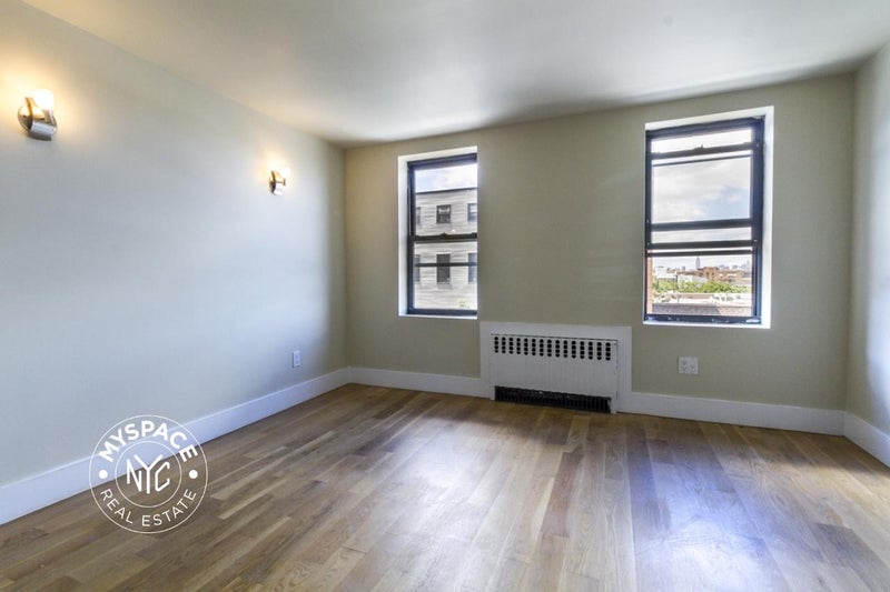 'Morgan L Lofty Rooms in Modern Top Floor duplex' Room to Rent from ...