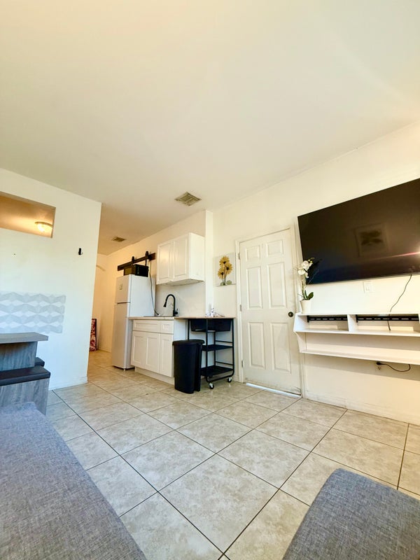 ' Fully Furnished Modern Studio — $1,400/Month ' Room to Rent from ...