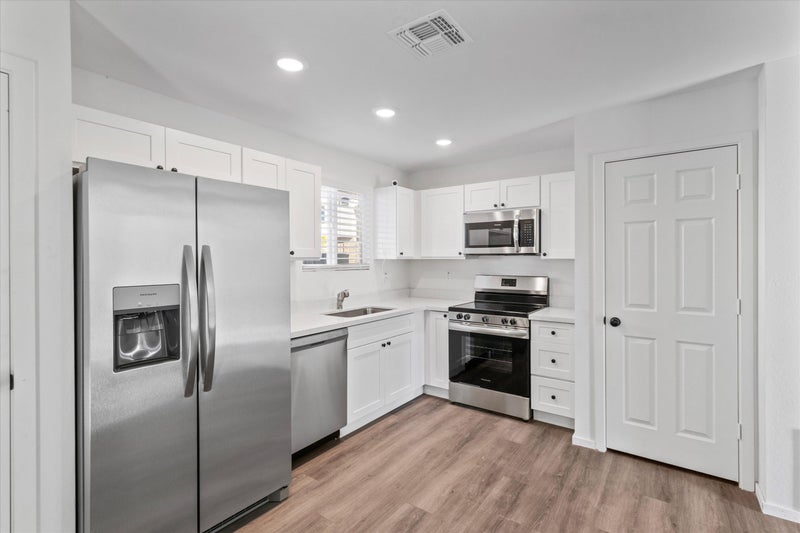 'Downtown Phoenix Area | Newer Modern Rooms | Easy ' Room to Rent from ...