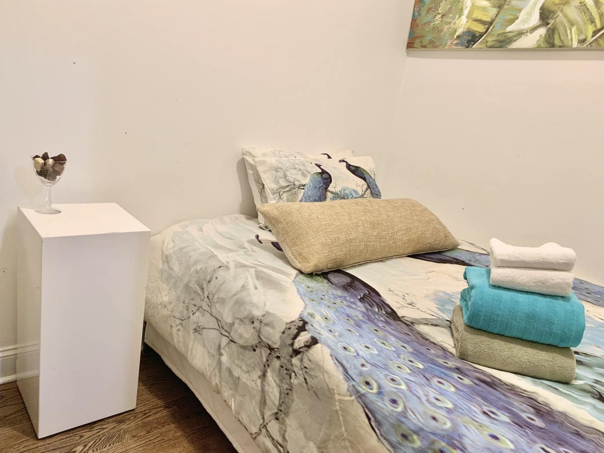 Roommates, Rooms for rent & Sublets in NYC | SpareRoom